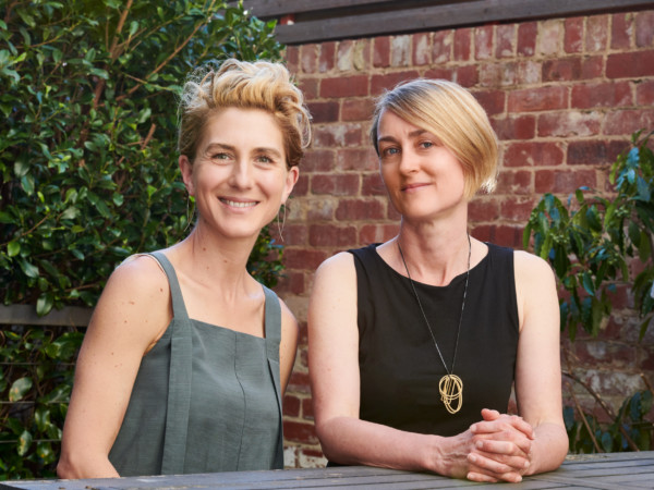 hilary-and-meredith-_photo-credit_les-hallack-600×450-1